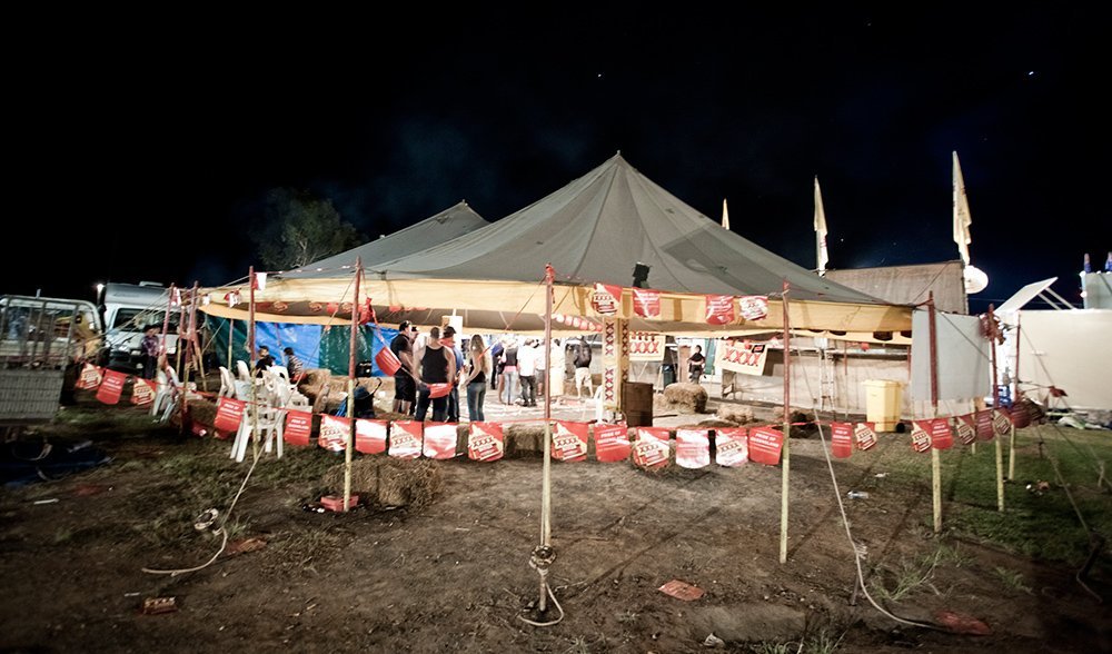 Fred Brophy's outback boxing tent - Australian Geographic