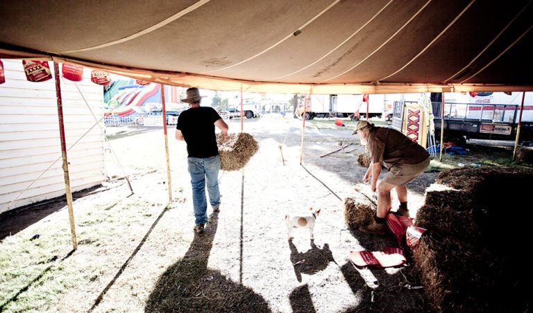 Fred Brophy's outback boxing tent - Australian Geographic
