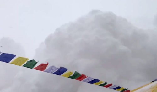 Everest avalanche captured on video - Australian Geographic