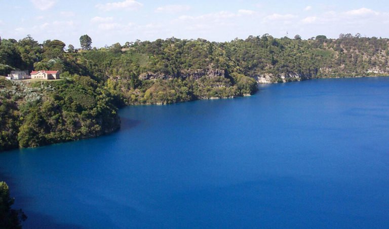 Cosgrove hotspot track: a chain of ancient volcanoes stretching from ...