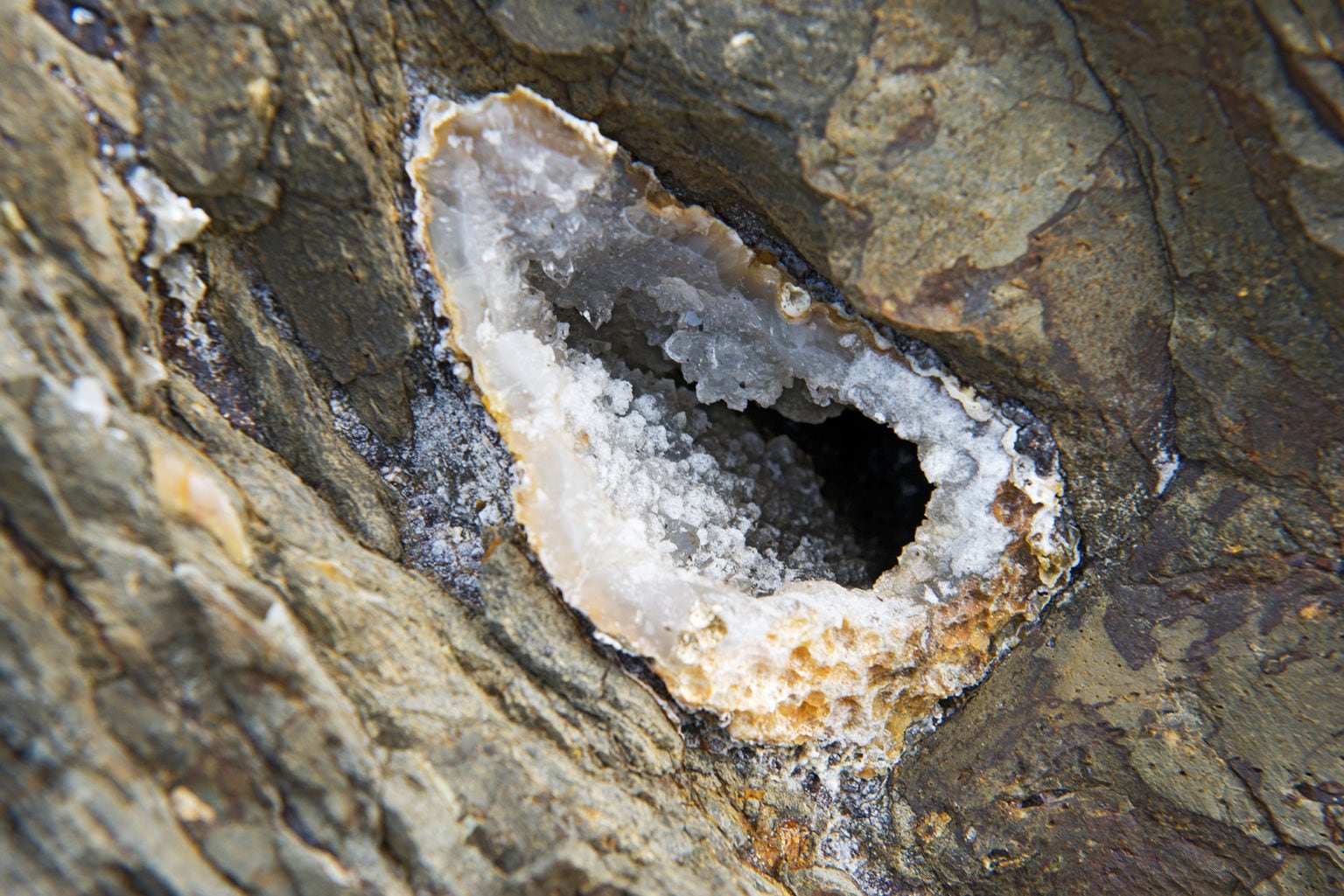 Cosgrove hotspot track: a chain of ancient volcanoes stretching from ...