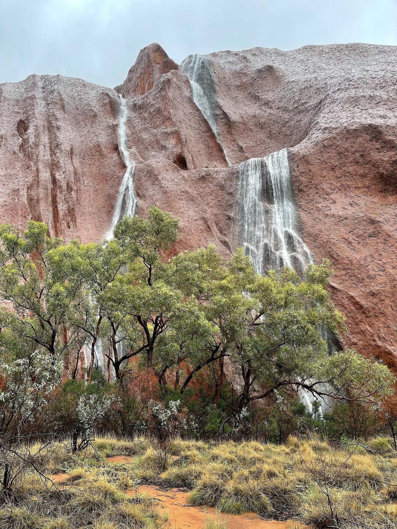 Incredible photos of waterfalls cascading down Uluru - Australian ...
