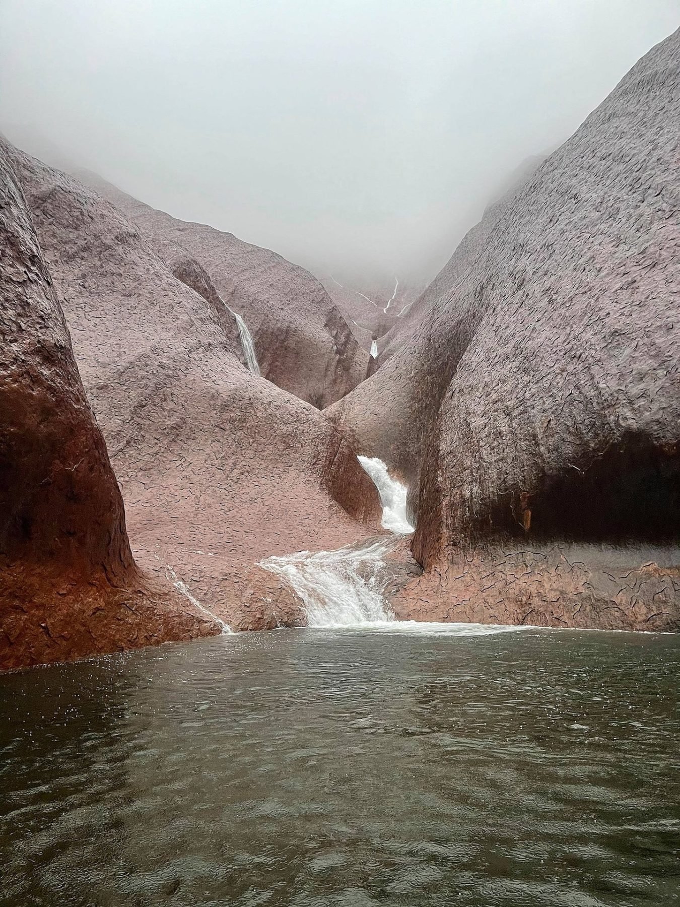 Incredible photos of waterfalls cascading down Uluru - Australian ...