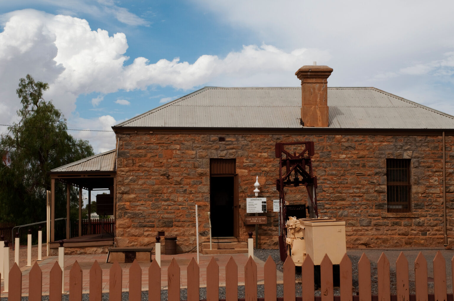 A complete guide to Silverton, NSW - Australian Geographic