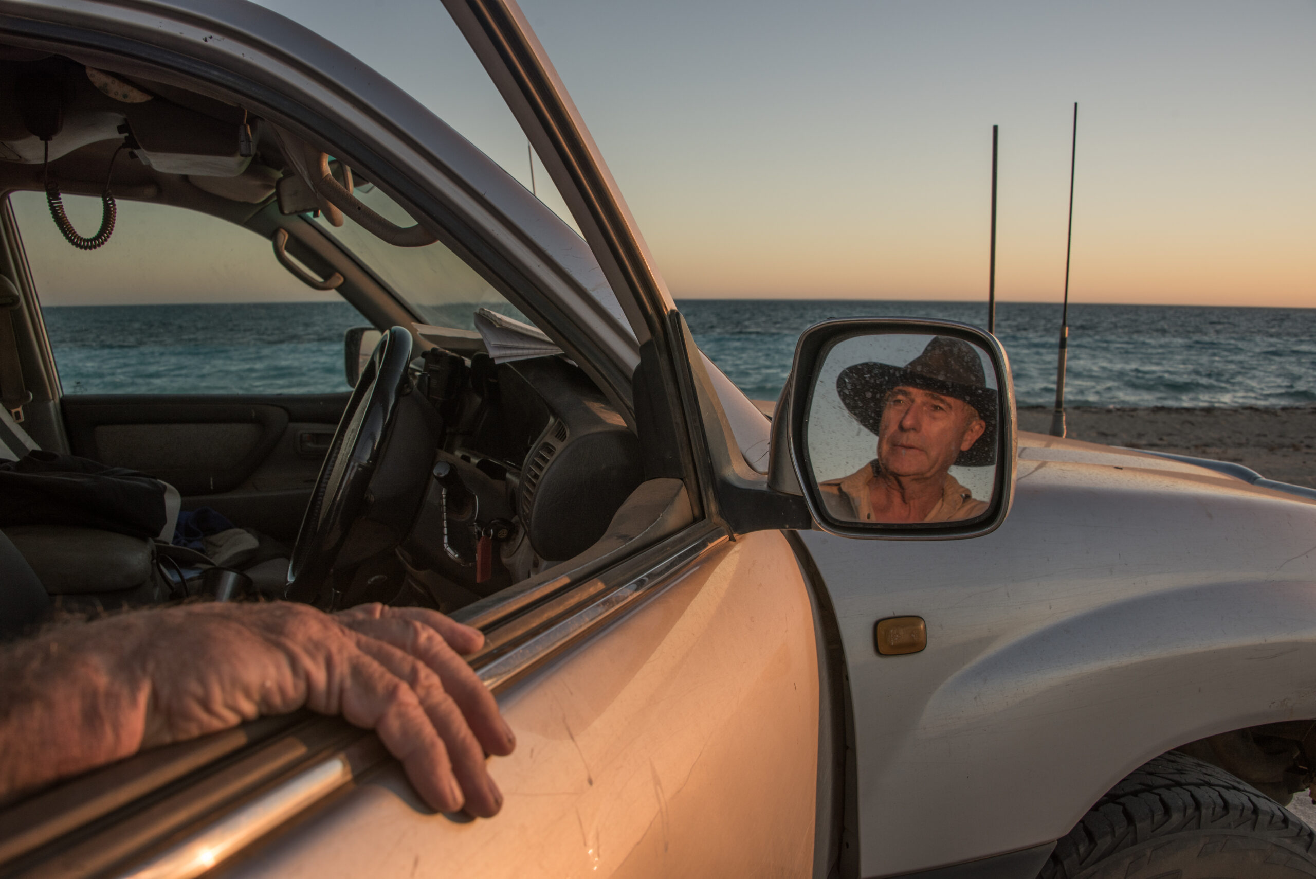 Meet the desert vet who befriended Red Dog, WA’s most famous canine ...